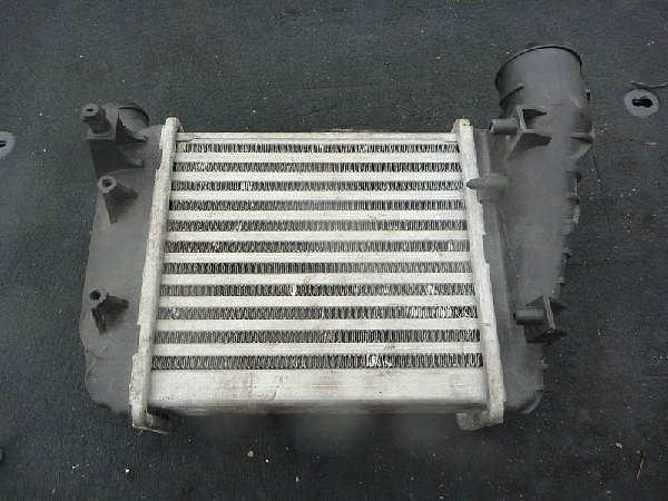 Intercooler Chladič Stlačeného Vzduchu Audi A4 8e 8d 8e0145805